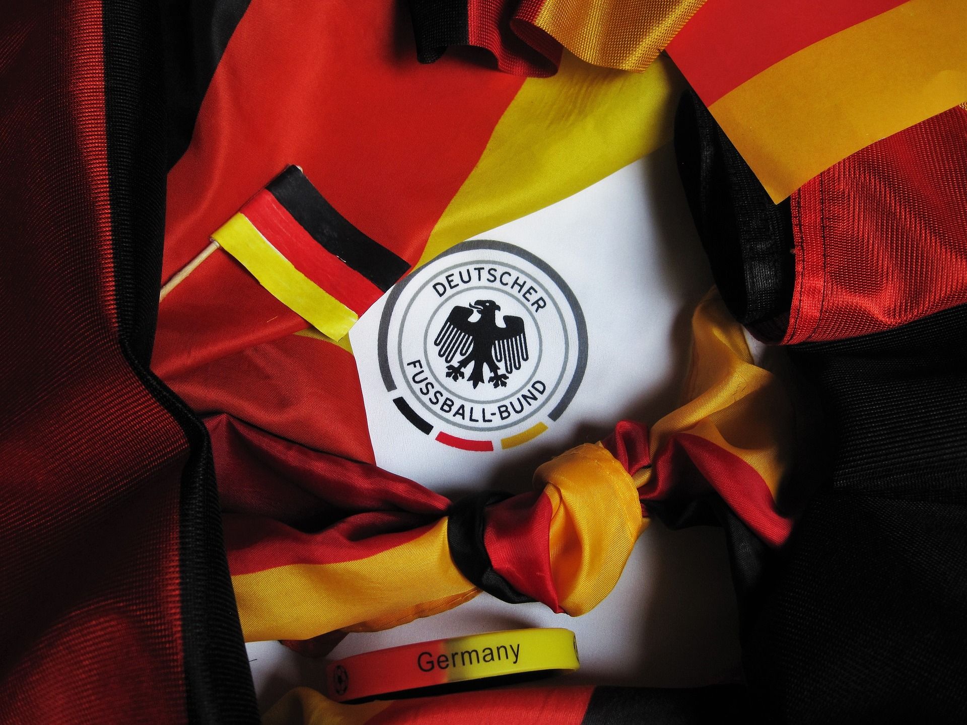Brutaler Überfall auf Deutschland-Fans: Wer Schwarz-Rot-Gold zeigt, ist ...